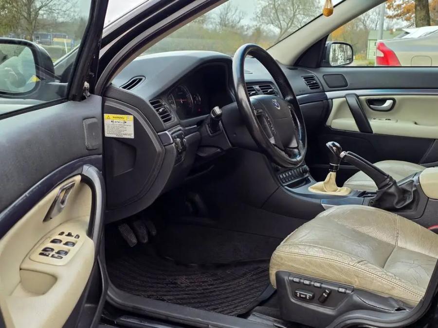 Black Volvo S80 2005 in Grobiņa, with an engine capacity of 2.40 L and mileage of 248 thousand km for 2000 €, photo 17 on AUTOMOTO.COM.LV