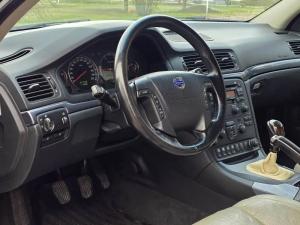 Black Volvo S80 2005 in Grobiņa, with an engine capacity of 2.40 L and mileage of 248 thousand km for 2000 €, photo 18 on AUTOMOTO.COM.LV