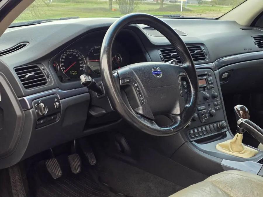 Black Volvo S80 2005 in Grobiņa, with an engine capacity of 2.40 L and mileage of 248 thousand km for 2000 €, photo 18 on AUTOMOTO.COM.LV