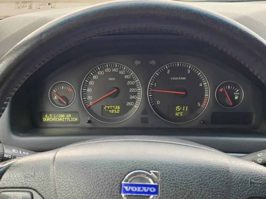 Black Volvo S80 2005 in Grobiņa, with an engine capacity of 2.40 L and mileage of 248 thousand km for 2000 €, photo 22 on AUTOMOTO.COM.LV