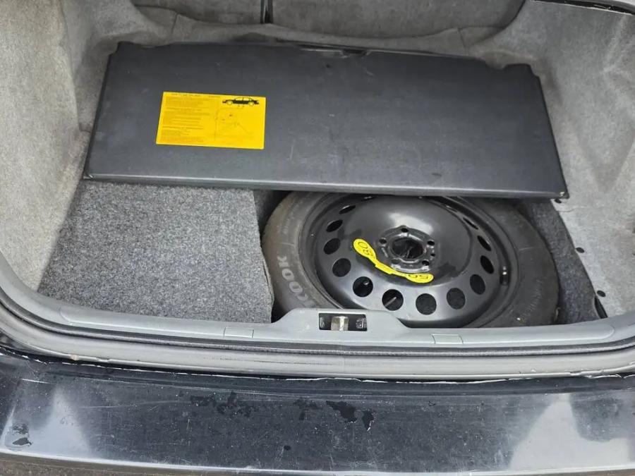 Black Volvo S80 2005 in Grobiņa, with an engine capacity of 2.40 L and mileage of 248 thousand km for 2000 €, photo 26 on AUTOMOTO.COM.LV