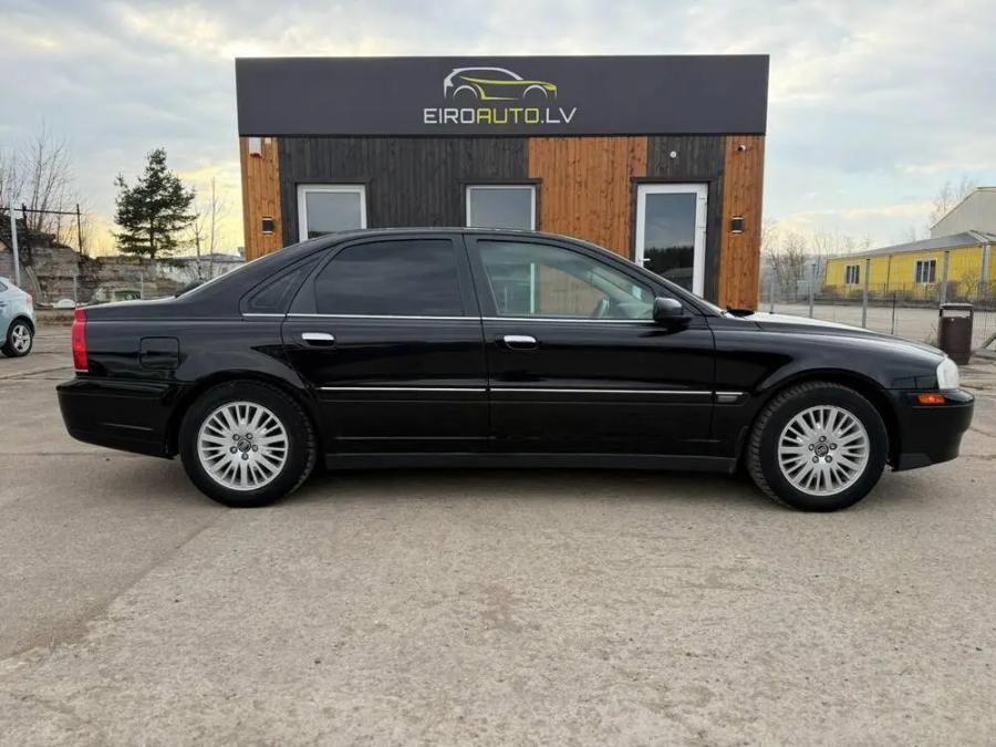 Black Volvo S80 2005 in Riga, with an engine capacity of 2.40 L and mileage of 396 thousand km for 1850 €, photo 3 on AUTOMOTO.COM.LV