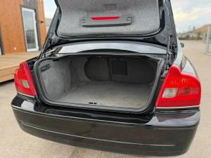 Black Volvo S80 2005 in Riga, with an engine capacity of 2.40 L and mileage of 396 thousand km for 1850 €, photo 5 on AUTOMOTO.COM.LV