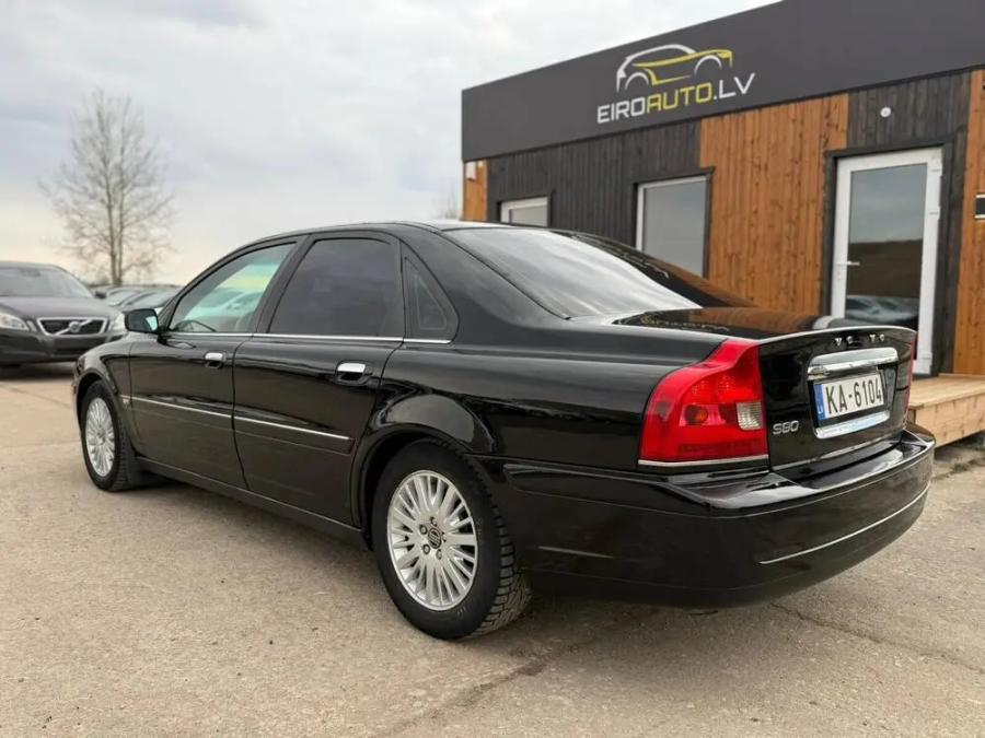 Black Volvo S80 2005 in Riga, with an engine capacity of 2.40 L and mileage of 396 thousand km for 1850 €, photo 9 on AUTOMOTO.COM.LV