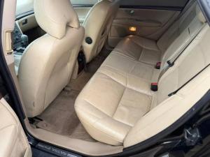 Black Volvo S80 2005 in Riga, with an engine capacity of 2.40 L and mileage of 396 thousand km for 1850 €, photo 11 on AUTOMOTO.COM.LV