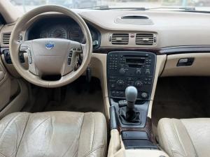 Black Volvo S80 2005 in Riga, with an engine capacity of 2.40 L and mileage of 396 thousand km for 1850 €, photo 14 on AUTOMOTO.COM.LV