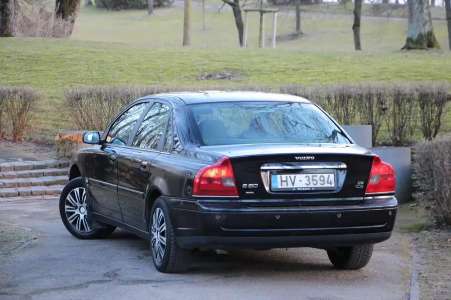 Melns Volvo S80 2005 Mārupe, ar dzinēja tilpumu 2.40 L un nobraukumu 325 tūkst. km par 1450 €, foto 9 vietnē AUTOMOTO.COM.LV