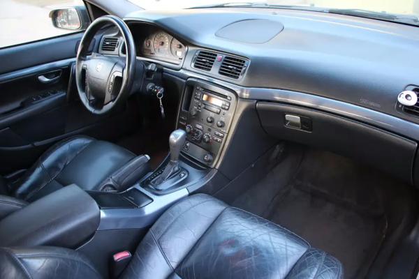 Melns Volvo S80 2005 Mārupe, ar dzinēja tilpumu 2.40 L un nobraukumu 325 tūkst. km par 1450 €, foto 10 vietnē AUTOMOTO.COM.LV