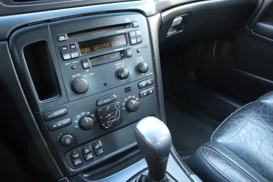 Melns Volvo S80 2005 Mārupe, ar dzinēja tilpumu 2.40 L un nobraukumu 325 tūkst. km par 1450 €, foto 13 vietnē AUTOMOTO.COM.LV
