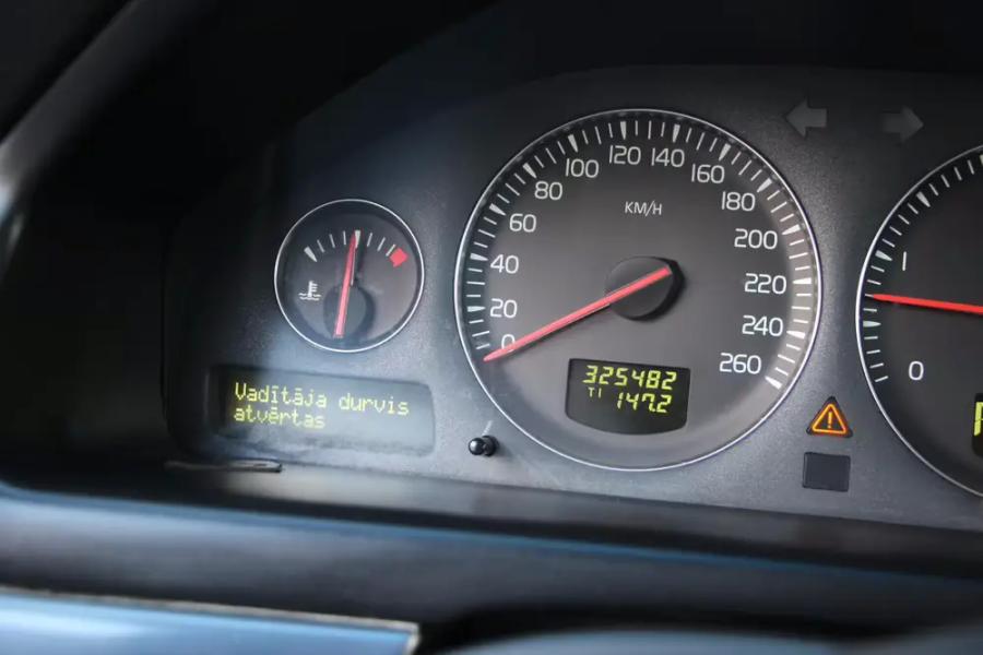 Melns Volvo S80 2005 Mārupe, ar dzinēja tilpumu 2.40 L un nobraukumu 325 tūkst. km par 1450 €, foto 14 vietnē AUTOMOTO.COM.LV