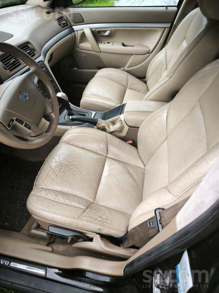 Black Volvo S80 2005 in Jekabpils, with an engine capacity of 2.40 L and mileage of 565 thousand km for 1350 €, photo 13 on AUTOMOTO.COM.LV