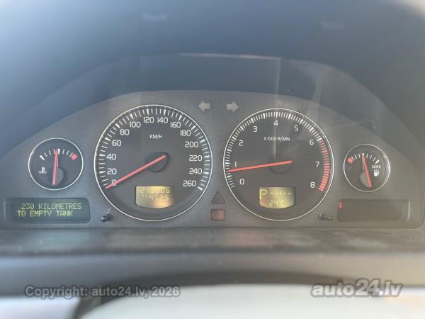Black Volvo S80 2005 in Tallinn, with an engine capacity of 2.50 L and mileage of 215 thousand km for 3500 €, photo 9 on AUTOMOTO.COM.LV