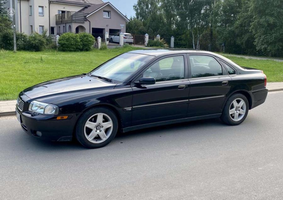 Melns Volvo S80 2005 Viļņa, ar dzinēja tilpumu 2.40 L un nobraukumu 391 tūkst. km par 1350 €, foto 4 vietnē AUTOMOTO.COM.LV