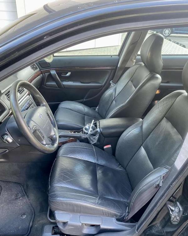 Melns Volvo S80 2005 Viļņa, ar dzinēja tilpumu 2.40 L un nobraukumu 391 tūkst. km par 1350 €, foto 8 vietnē AUTOMOTO.COM.LV