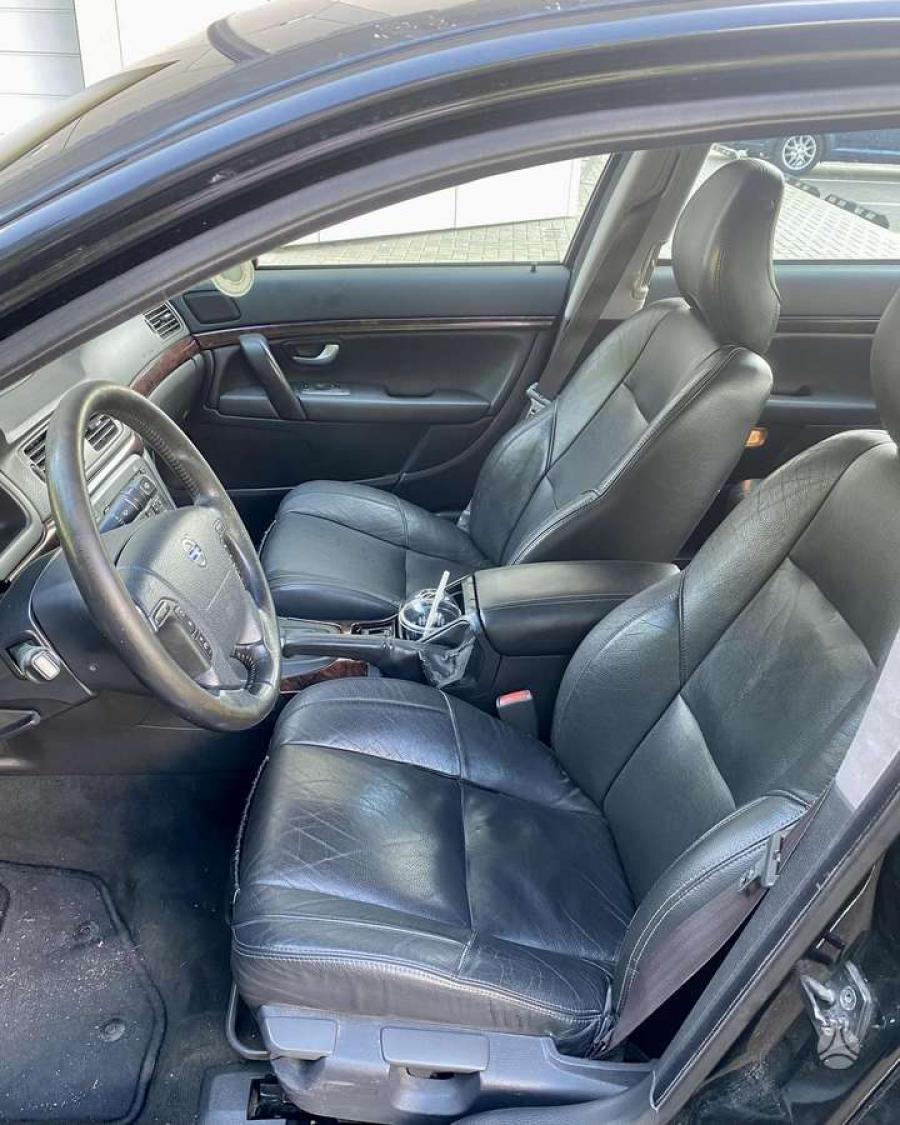 Melns Volvo S80 2005 Viļņa, ar dzinēja tilpumu 2.40 L un nobraukumu 391 tūkst. km par 1350 €, foto 9 vietnē AUTOMOTO.COM.LV