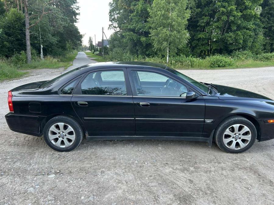 Melns Volvo S80 2005 Viļņa, ar dzinēja tilpumu 2.40 L un nobraukumu 415 tūkst. km par 1700 €, foto 3 vietnē AUTOMOTO.COM.LV