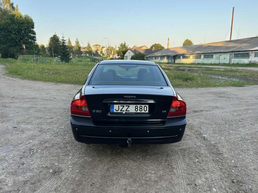 Melns Volvo S80 2005 Viļņa, ar dzinēja tilpumu 2.40 L un nobraukumu 415 tūkst. km par 1700 €, foto 5 vietnē AUTOMOTO.COM.LV