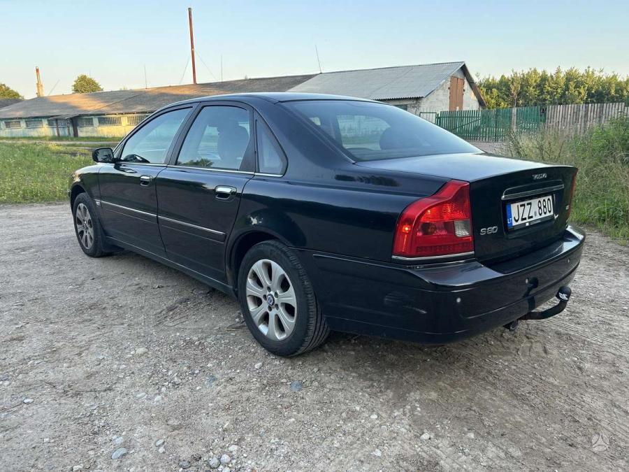 Melns Volvo S80 2005 Viļņa, ar dzinēja tilpumu 2.40 L un nobraukumu 415 tūkst. km par 1700 €, foto 6 vietnē AUTOMOTO.COM.LV