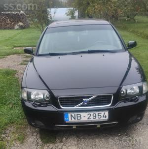 Melns Volvo S80 2005 Madona, ar dzinēja tilpumu 2.40 L un nobraukumu 330 tūkst. km par 1600 €, foto  vietnē AUTOMOTO.COM.LV