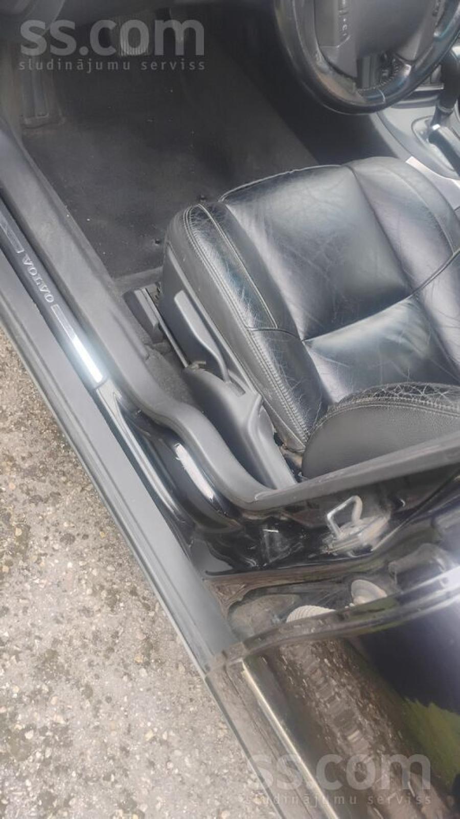 Melns Volvo S80 2005 Madona, ar dzinēja tilpumu 2.40 L un nobraukumu 330 tūkst. km par 1600 €, foto 15 vietnē AUTOMOTO.COM.LV