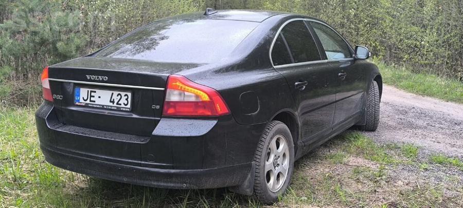 Black Volvo S80 2006 in Riga, with an engine capacity of 2.40 L and mileage of 427 thousand km for 2500 €, photo 3 on AUTOMOTO.COM.LV
