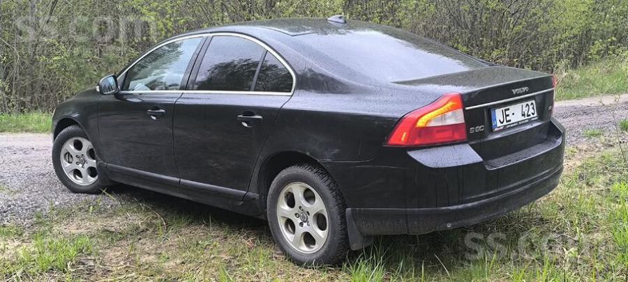 Black Volvo S80 2006 in Riga, with an engine capacity of 2.40 L and mileage of 427 thousand km for 2500 €, photo 4 on AUTOMOTO.COM.LV
