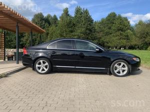 Black Volvo S80 2006 in Tukums, with an engine capacity of 2.40 L and mileage of 272 thousand km for 3550 €, photo 2 on AUTOMOTO.COM.LV