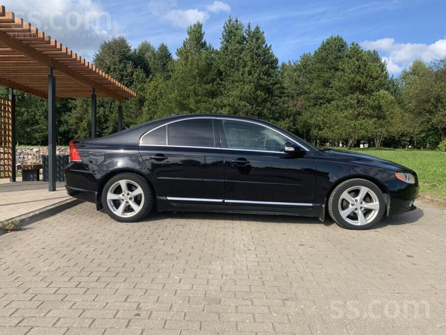Black Volvo S80 2006 in Tukums, with an engine capacity of 2.40 L and mileage of 272 thousand km for 3550 €, photo 2 on AUTOMOTO.COM.LV