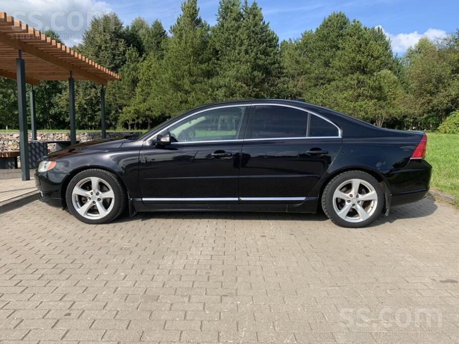 Black Volvo S80 2006 in Tukums, with an engine capacity of 2.40 L and mileage of 272 thousand km for 3550 €, photo 4 on AUTOMOTO.COM.LV