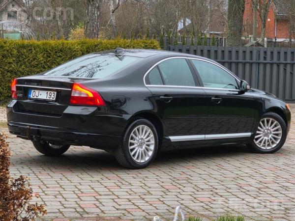 Black Volvo S80 2006 in Riga, with an engine capacity of 2.40 L and mileage of 0 thousand km for 4850 €, photo 5 on AUTOMOTO.COM.LV