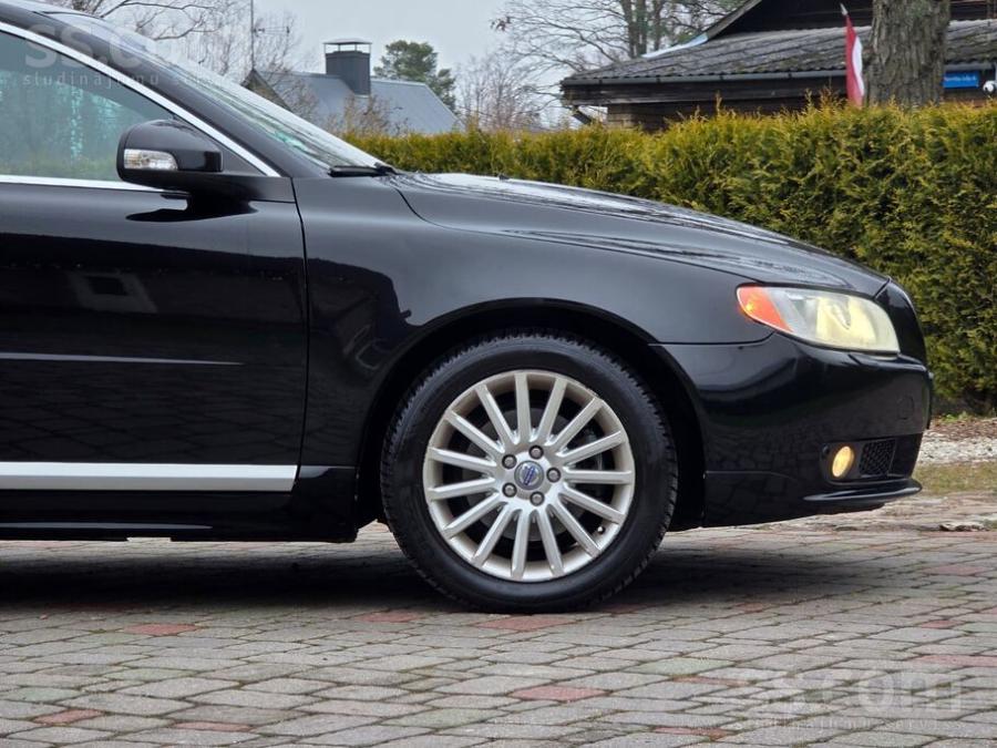 Black Volvo S80 2006 in Riga, with an engine capacity of 2.40 L and mileage of 0 thousand km for 4850 €, photo 12 on AUTOMOTO.COM.LV