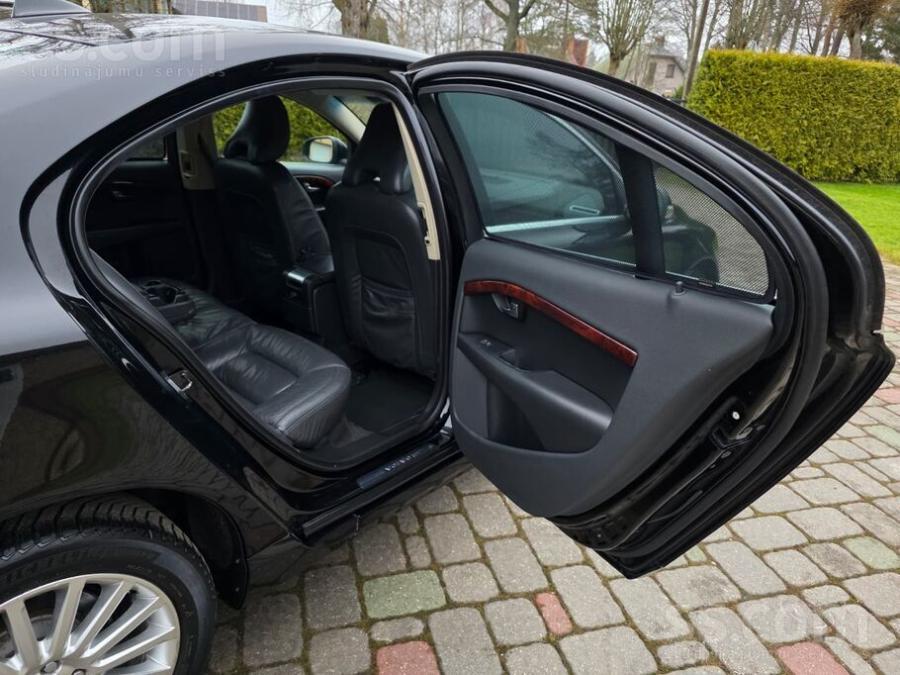 Black Volvo S80 2006 in Riga, with an engine capacity of 2.40 L and mileage of 0 thousand km for 4850 €, photo 16 on AUTOMOTO.COM.LV