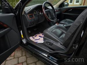 Black Volvo S80 2006 in Riga, with an engine capacity of 2.40 L and mileage of 0 thousand km for 4850 €, photo 25 on AUTOMOTO.COM.LV