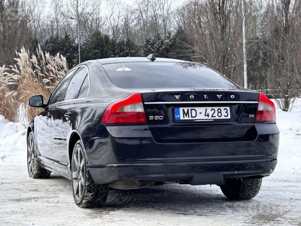 Black Volvo S80 2006 in Riga, with an engine capacity of 2.40 L and mileage of 304 thousand km for 3570 €, photo 3 on AUTOMOTO.COM.LV