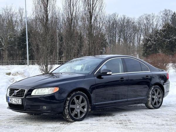 Black Volvo S80 2006 in Riga, with an engine capacity of 2.40 L and mileage of 304 thousand km for 3570 €, photo 6 on AUTOMOTO.COM.LV