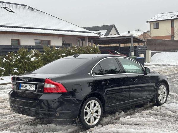 Melns Volvo S80 2006 Viļņa, ar dzinēja tilpumu 2.50 L un nobraukumu 330 tūkst. km par 2200 €, foto 3 vietnē AUTOMOTO.COM.LV