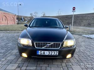 Black Volvo S80 2006 in Daugavpils, with an engine capacity of 2.40 L and mileage of 358 thousand km for 2650 €, photo 4 on AUTOMOTO.COM.LV