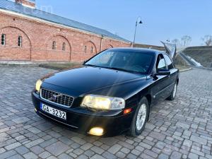 Black Volvo S80 2006 in Daugavpils, with an engine capacity of 2.40 L and mileage of 358 thousand km for 2650 €, photo 7 on AUTOMOTO.COM.LV