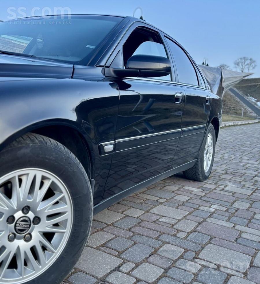 Black Volvo S80 2006 in Daugavpils, with an engine capacity of 2.40 L and mileage of 358 thousand km for 2650 €, photo 10 on AUTOMOTO.COM.LV