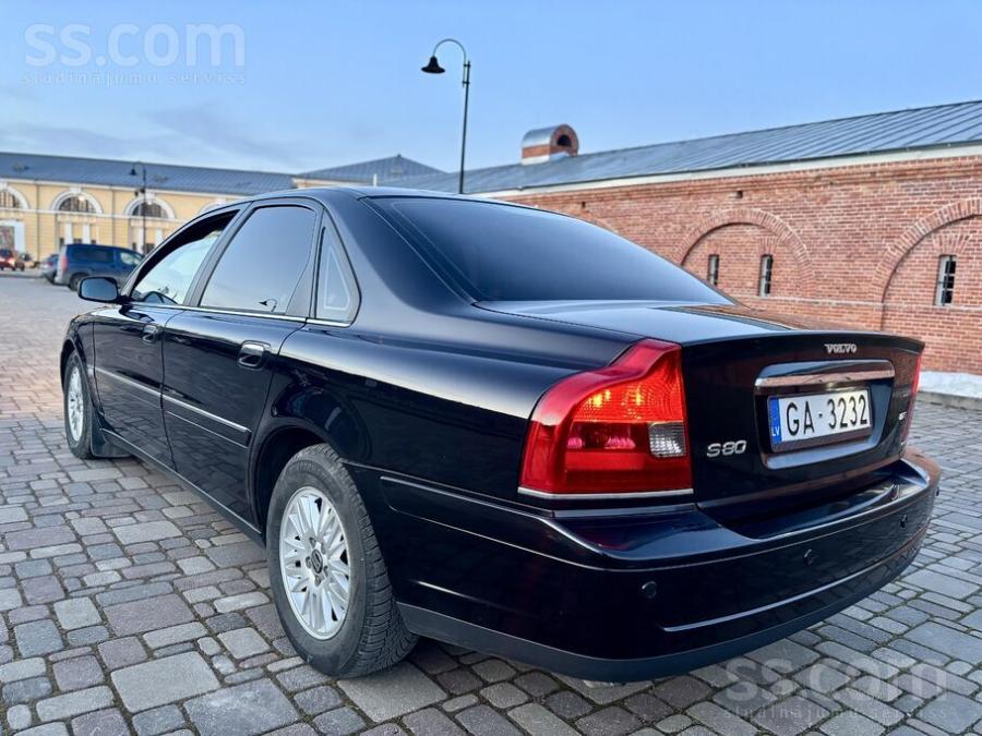 Black Volvo S80 2006 in Daugavpils, with an engine capacity of 2.40 L and mileage of 358 thousand km for 2650 €, photo 12 on AUTOMOTO.COM.LV