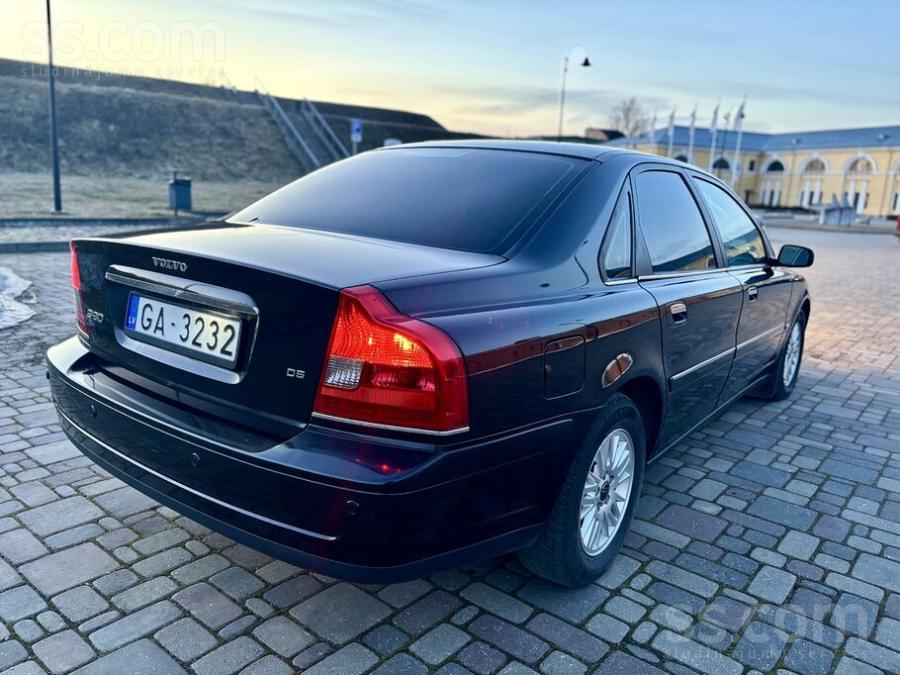 Black Volvo S80 2006 in Daugavpils, with an engine capacity of 2.40 L and mileage of 358 thousand km for 2650 €, photo 14 on AUTOMOTO.COM.LV