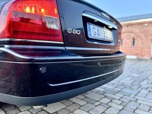 Black Volvo S80 2006 in Daugavpils, with an engine capacity of 2.40 L and mileage of 358 thousand km for 2650 €, photo 15 on AUTOMOTO.COM.LV