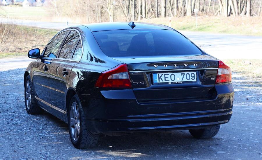 Melns Volvo S80 2006 Petrikaičiai, ar dzinēja tilpumu 2.40 L un nobraukumu 397 tūkst. km par 2699 €, foto 8 vietnē AUTOMOTO.COM.LV
