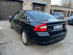 Black Volvo S80 2006 in Preili, with an engine capacity of 2.40 L and mileage of 324 thousand km for 3250 €, photo 4 on AUTOMOTO.COM.LV