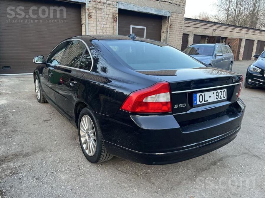 Black Volvo S80 2006 in Preili, with an engine capacity of 2.40 L and mileage of 324 thousand km for 3250 €, photo 4 on AUTOMOTO.COM.LV