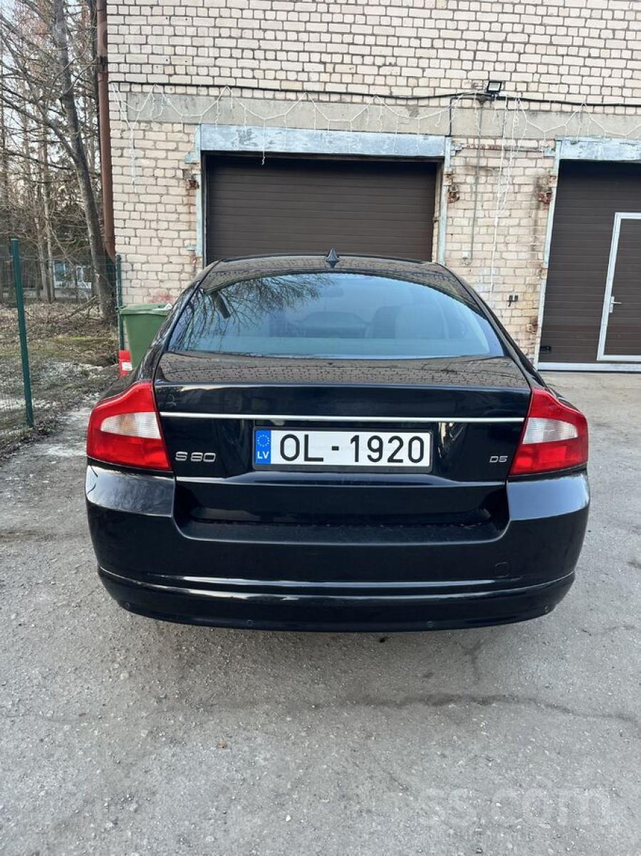 Black Volvo S80 2006 in Preili, with an engine capacity of 2.40 L and mileage of 324 thousand km for 3250 €, photo 6 on AUTOMOTO.COM.LV