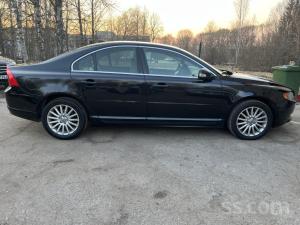 Black Volvo S80 2006 in Preili, with an engine capacity of 2.40 L and mileage of 324 thousand km for 3250 €, photo 8 on AUTOMOTO.COM.LV