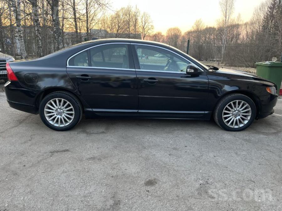 Black Volvo S80 2006 in Preili, with an engine capacity of 2.40 L and mileage of 324 thousand km for 3250 €, photo 8 on AUTOMOTO.COM.LV