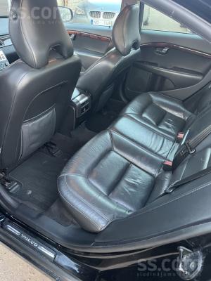 Black Volvo S80 2006 in Preili, with an engine capacity of 2.40 L and mileage of 324 thousand km for 3250 €, photo 10 on AUTOMOTO.COM.LV