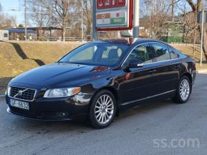 Melns Volvo S80 2006 Rīga, ar dzinēja tilpumu 2.40 L un nobraukumu 310 tūkst. km par 2600 €, foto  vietnē AUTOMOTO.COM.LV